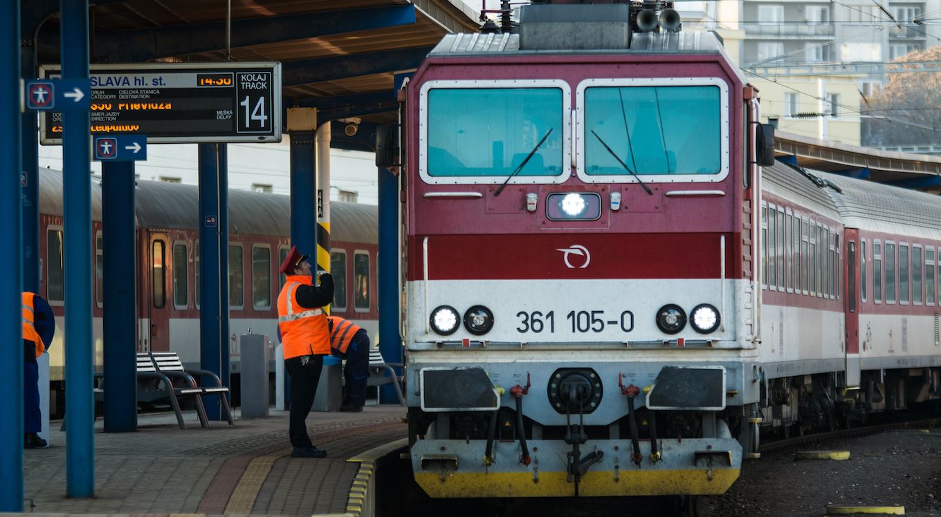 Ceny lístkov na vlaky ZSSK stúpnu o 3 až 4 % od 15. januára | Peniaze.sk