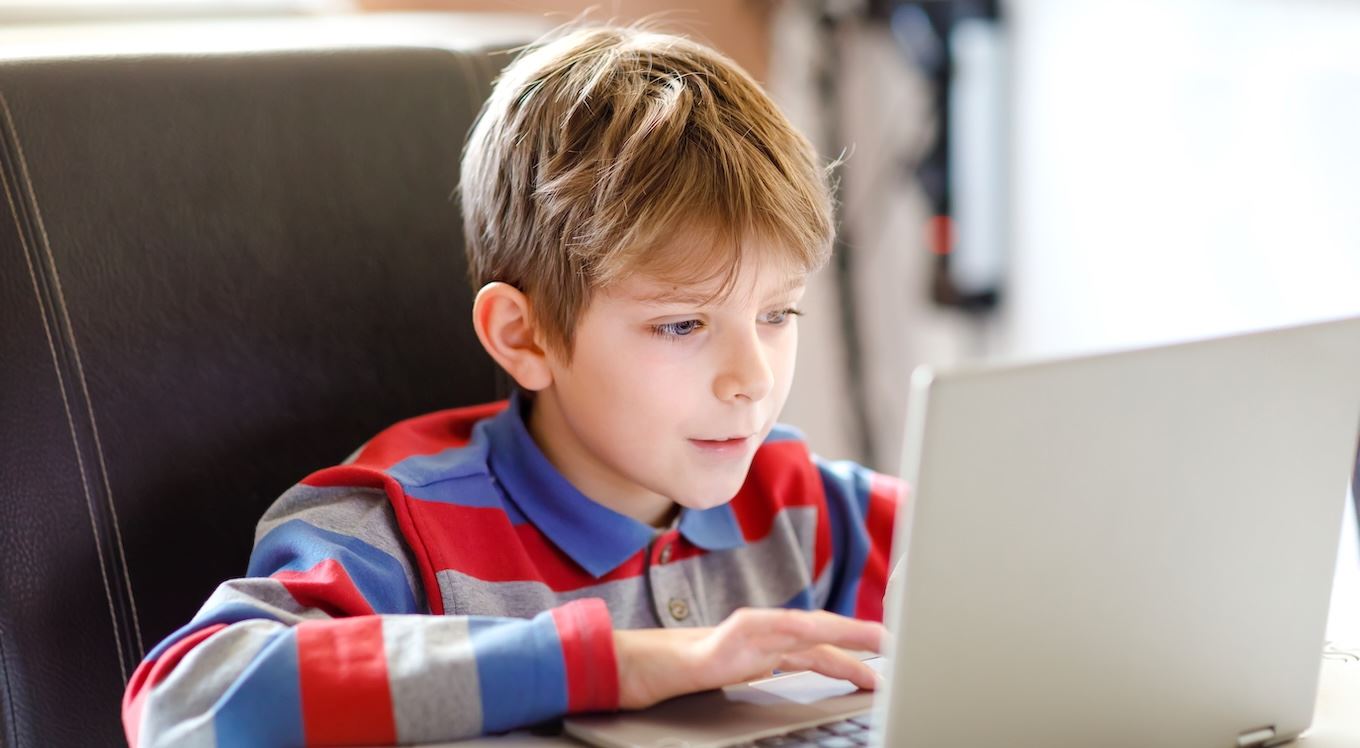 Internet pre deti zadarmo: Štát spúšťa nové vouchery | Peniaze.sk